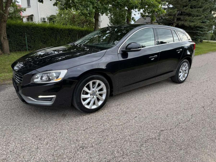 Black Volvo V60 2014 in Alytus, with an engine capacity of 1.98 L and mileage of 270 thousand km for 6250 €, photo 5 on AUTOMOTO.COM.LV
