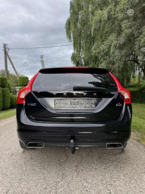 Black Volvo V60 2014 in Alytus, with an engine capacity of 1.98 L and mileage of 270 thousand km for 6250 €, photo 9 on AUTOMOTO.COM.LV