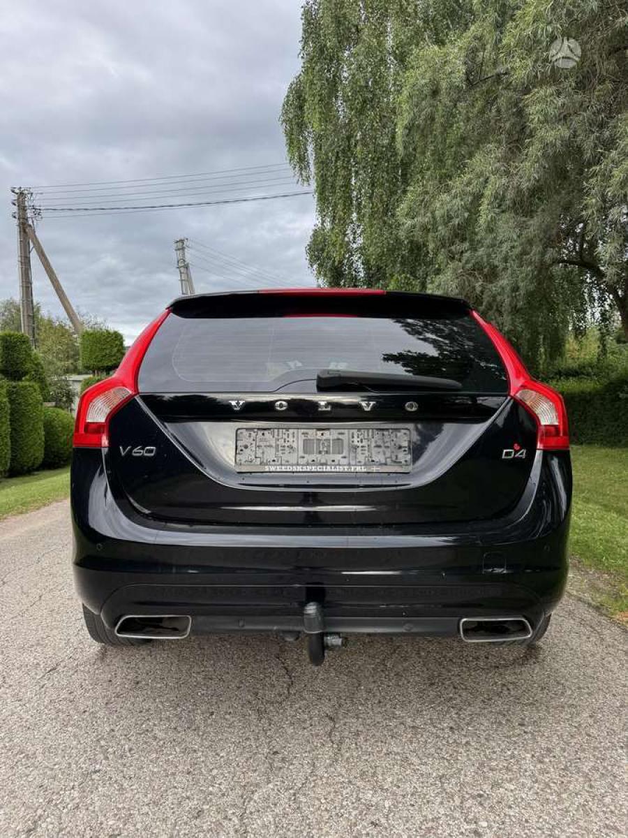 Black Volvo V60 2014 in Alytus, with an engine capacity of 1.98 L and mileage of 270 thousand km for 6250 €, photo 9 on AUTOMOTO.COM.LV