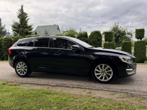 Black Volvo V60 2014 in Alytus, with an engine capacity of 1.98 L and mileage of 270 thousand km for 6250 €, photo 11 on AUTOMOTO.COM.LV