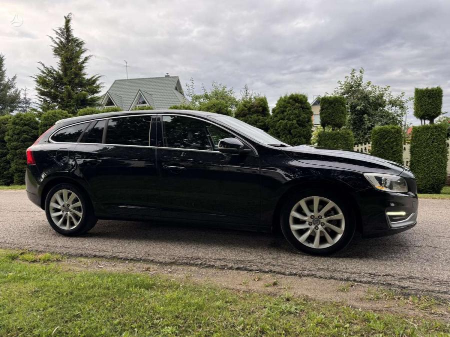 Black Volvo V60 2014 in Alytus, with an engine capacity of 1.98 L and mileage of 270 thousand km for 6250 €, photo 11 on AUTOMOTO.COM.LV
