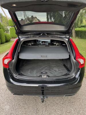 Black Volvo V60 2014 in Alytus, with an engine capacity of 1.98 L and mileage of 270 thousand km for 6250 €, photo 15 on AUTOMOTO.COM.LV