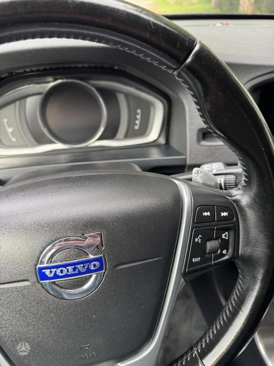 Black Volvo V60 2014 in Alytus, with an engine capacity of 1.98 L and mileage of 270 thousand km for 6250 €, photo 21 on AUTOMOTO.COM.LV
