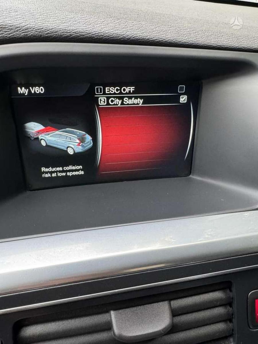 Black Volvo V60 2014 in Alytus, with an engine capacity of 1.98 L and mileage of 270 thousand km for 6250 €, photo 27 on AUTOMOTO.COM.LV
