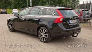 Melns Volvo V60 2014 Tartu, ar dzinēja tilpumu 2.00 L un nobraukumu 213 tūkst. km par 9990 €, foto 4 vietnē AUTOMOTO.COM.LV