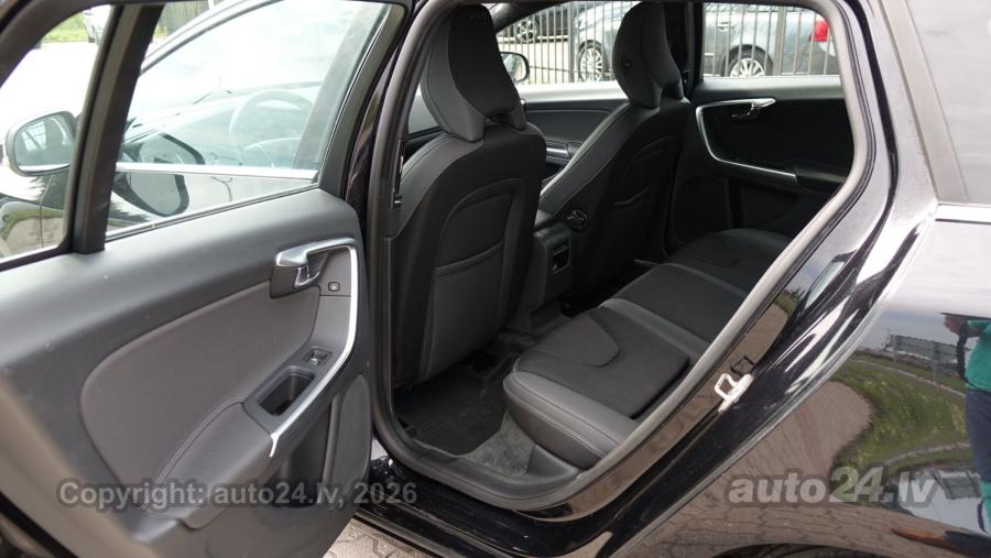 Melns Volvo V60 2014 Tartu, ar dzinēja tilpumu 2.00 L un nobraukumu 213 tūkst. km par 9990 €, foto 5 vietnē AUTOMOTO.COM.LV