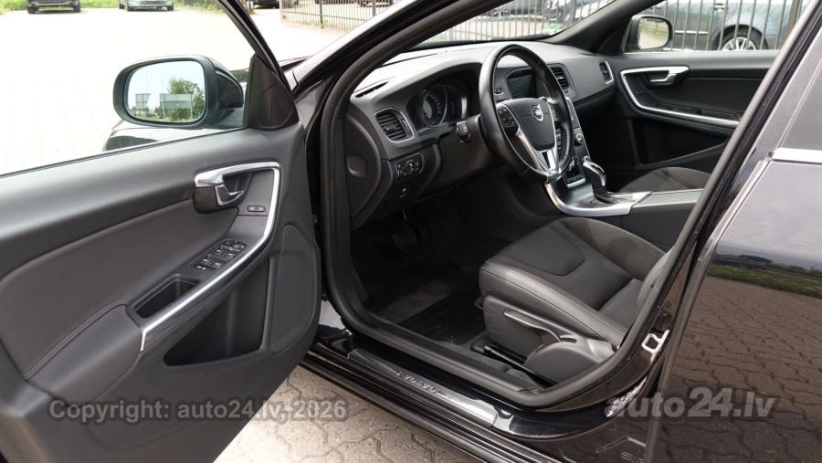 Melns Volvo V60 2014 Tartu, ar dzinēja tilpumu 2.00 L un nobraukumu 213 tūkst. km par 9990 €, foto 6 vietnē AUTOMOTO.COM.LV