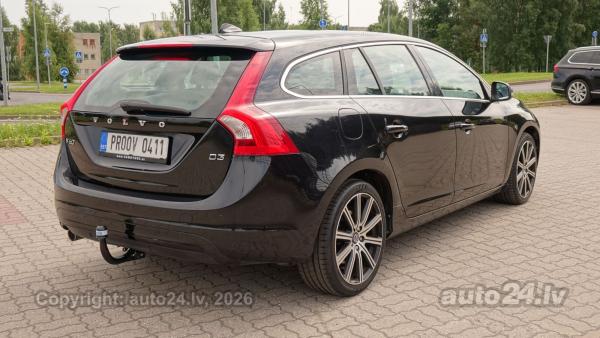 Black Volvo V60 2014 in Tartu, with an engine capacity of 2.00 L and mileage of 213 thousand km for 9990 €, photo 9 on AUTOMOTO.COM.LV