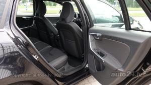 Melns Volvo V60 2014 Tartu, ar dzinēja tilpumu 2.00 L un nobraukumu 213 tūkst. km par 9990 €, foto 13 vietnē AUTOMOTO.COM.LV