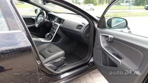 Melns Volvo V60 2014 Tartu, ar dzinēja tilpumu 2.00 L un nobraukumu 213 tūkst. km par 9990 €, foto 14 vietnē AUTOMOTO.COM.LV
