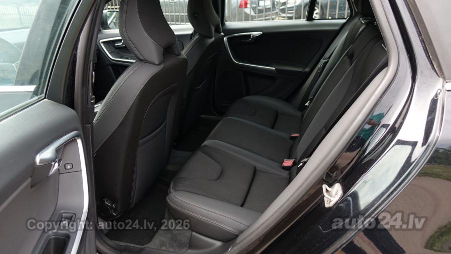 Melns Volvo V60 2014 Tartu, ar dzinēja tilpumu 2.00 L un nobraukumu 213 tūkst. km par 9990 €, foto 15 vietnē AUTOMOTO.COM.LV