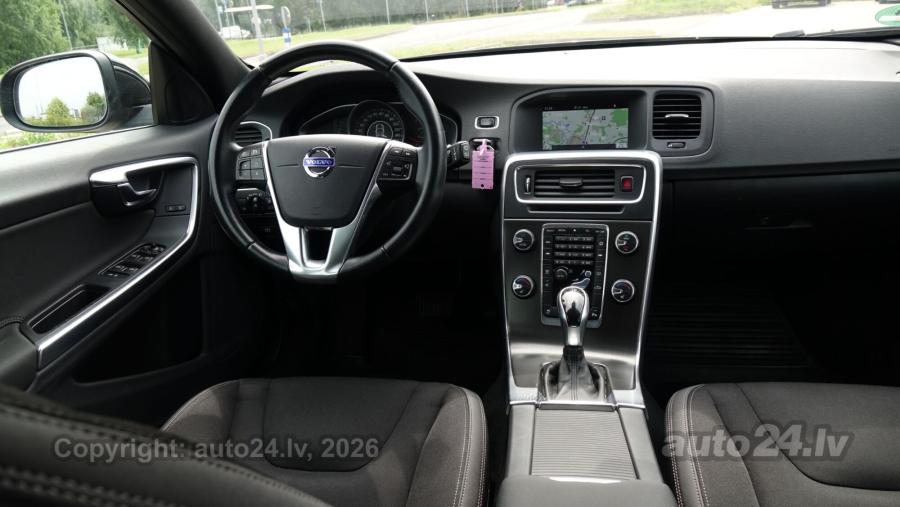 Melns Volvo V60 2014 Tartu, ar dzinēja tilpumu 2.00 L un nobraukumu 213 tūkst. km par 9990 €, foto 18 vietnē AUTOMOTO.COM.LV