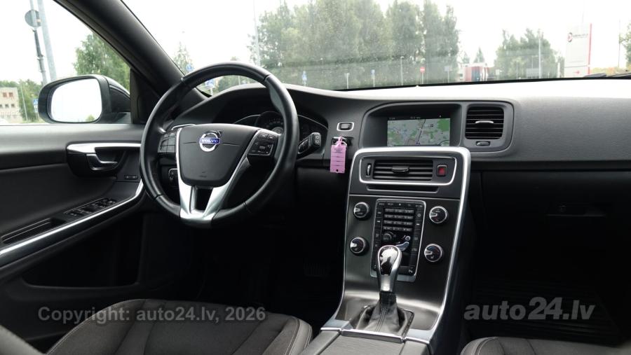 Melns Volvo V60 2014 Tartu, ar dzinēja tilpumu 2.00 L un nobraukumu 213 tūkst. km par 9990 €, foto 19 vietnē AUTOMOTO.COM.LV