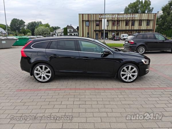 Melns Volvo V60 2014 Tallina, ar dzinēja tilpumu 2.40 L un nobraukumu 204 tūkst. km par 9500 €, foto 3 vietnē AUTOMOTO.COM.LV