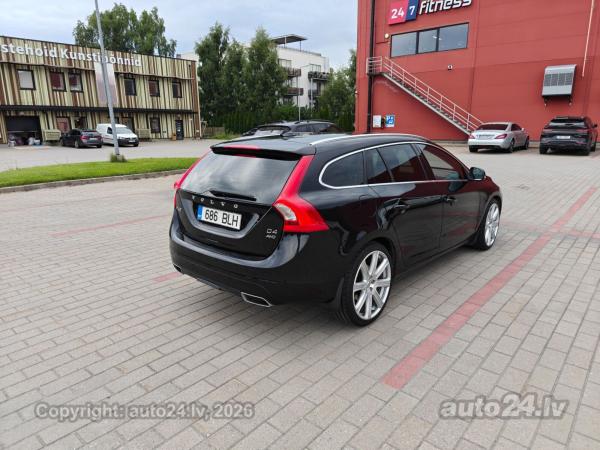 Melns Volvo V60 2014 Tallina, ar dzinēja tilpumu 2.40 L un nobraukumu 204 tūkst. km par 9500 €, foto 4 vietnē AUTOMOTO.COM.LV