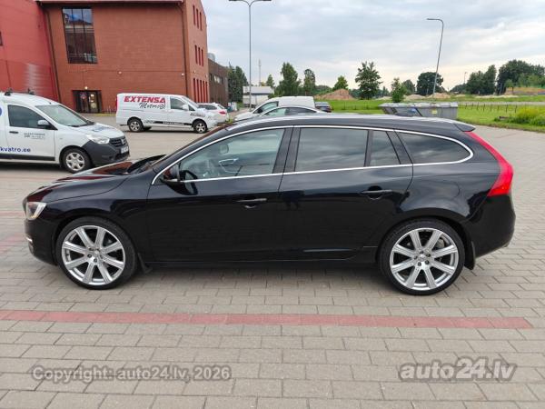 Melns Volvo V60 2014 Tallina, ar dzinēja tilpumu 2.40 L un nobraukumu 204 tūkst. km par 9500 €, foto 6 vietnē AUTOMOTO.COM.LV