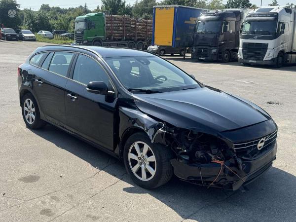 Black Volvo V60 2014 in Siauliai, with an engine capacity of 2.00 L and mileage of 333 thousand km for 2450 €, photo 2 on AUTOMOTO.COM.LV