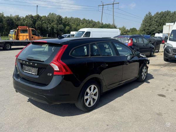Black Volvo V60 2014 in Siauliai, with an engine capacity of 2.00 L and mileage of 333 thousand km for 2450 €, photo 3 on AUTOMOTO.COM.LV
