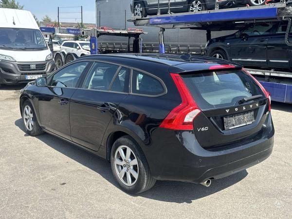 Black Volvo V60 2014 in Siauliai, with an engine capacity of 2.00 L and mileage of 333 thousand km for 2450 €, photo 4 on AUTOMOTO.COM.LV