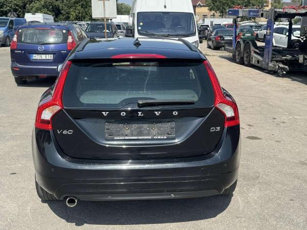 Black Volvo V60 2014 in Siauliai, with an engine capacity of 2.00 L and mileage of 333 thousand km for 2450 €, photo 5 on AUTOMOTO.COM.LV