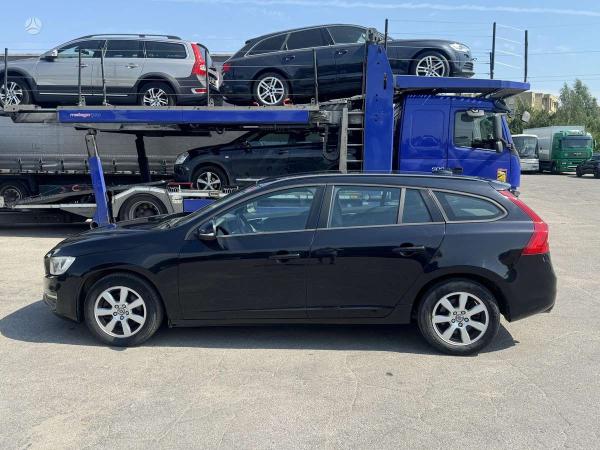 Black Volvo V60 2014 in Siauliai, with an engine capacity of 2.00 L and mileage of 333 thousand km for 2450 €, photo 7 on AUTOMOTO.COM.LV
