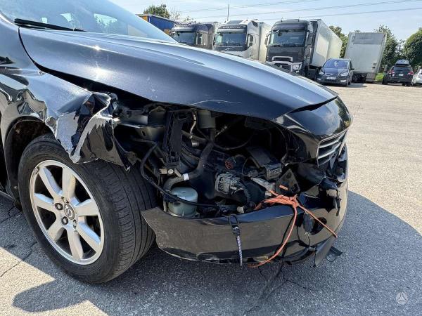 Black Volvo V60 2014 in Siauliai, with an engine capacity of 2.00 L and mileage of 333 thousand km for 2450 €, photo 9 on AUTOMOTO.COM.LV