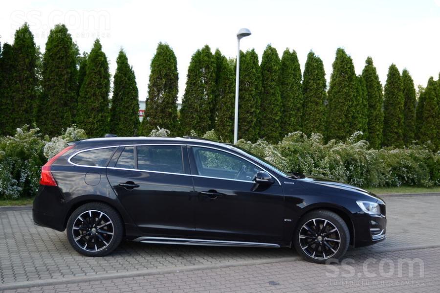 Melns Volvo V60 2014 Jelgava, ar dzinēja tilpumu 2.40 L un nobraukumu 319 tūkst. km par 7300 €, foto 1 vietnē AUTOMOTO.COM.LV