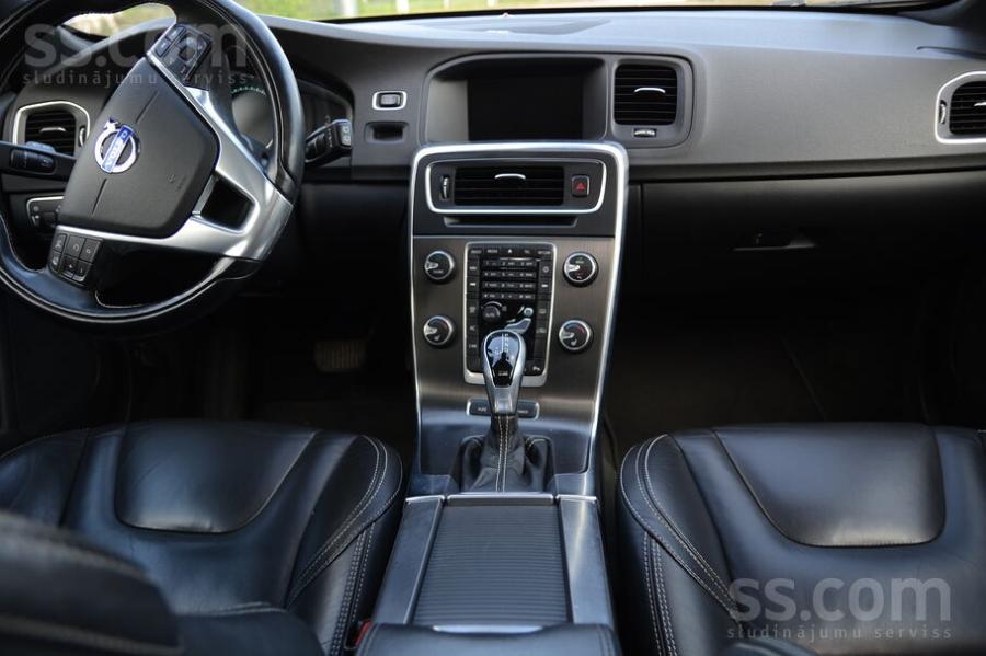 Melns Volvo V60 2014 Jelgava, ar dzinēja tilpumu 2.40 L un nobraukumu 319 tūkst. km par 7300 €, foto 7 vietnē AUTOMOTO.COM.LV