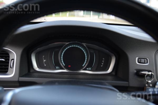 Black Volvo V60 2014 in Jelgava, with an engine capacity of 2.40 L and mileage of 319 thousand km for 7300 €, photo 8 on AUTOMOTO.COM.LV