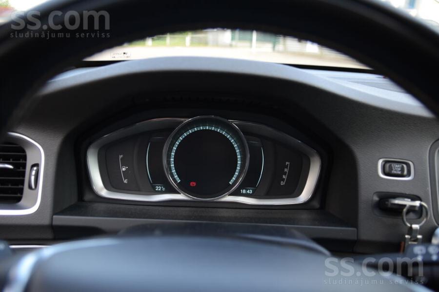 Melns Volvo V60 2014 Jelgava, ar dzinēja tilpumu 2.40 L un nobraukumu 319 tūkst. km par 7300 €, foto 9 vietnē AUTOMOTO.COM.LV