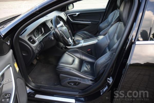 Black Volvo V60 2014 in Jelgava, with an engine capacity of 2.40 L and mileage of 319 thousand km for 7300 €, photo 9 on AUTOMOTO.COM.LV
