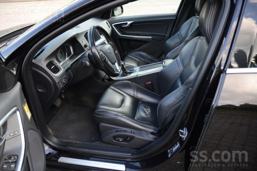 Melns Volvo V60 2014 Jelgava, ar dzinēja tilpumu 2.40 L un nobraukumu 319 tūkst. km par 7300 €, foto 10 vietnē AUTOMOTO.COM.LV