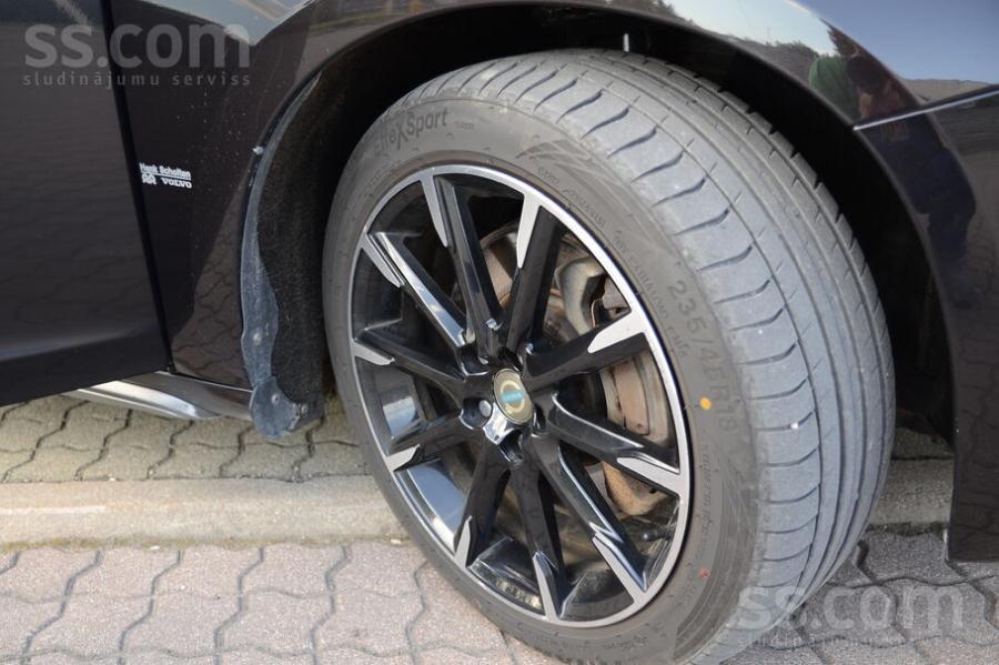 Melns Volvo V60 2014 Jelgava, ar dzinēja tilpumu 2.40 L un nobraukumu 319 tūkst. km par 7300 €, foto 11 vietnē AUTOMOTO.COM.LV