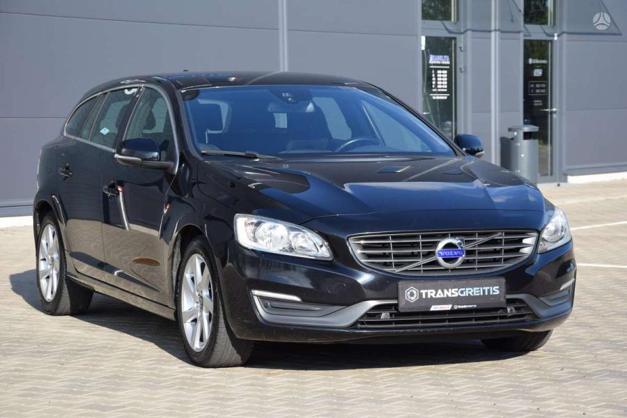 Black Volvo V60 2014 in Vilnius, with an engine capacity of 1.98 L and mileage of 190 thousand km for 7690 €, photo 7 on AUTOMOTO.COM.LV