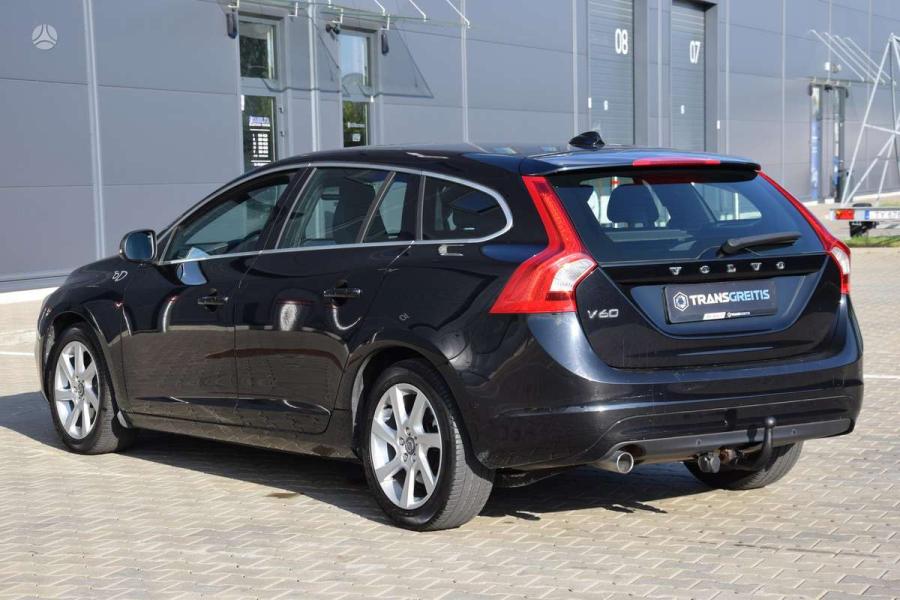 Black Volvo V60 2014 in Vilnius, with an engine capacity of 1.98 L and mileage of 190 thousand km for 7690 €, photo 8 on AUTOMOTO.COM.LV