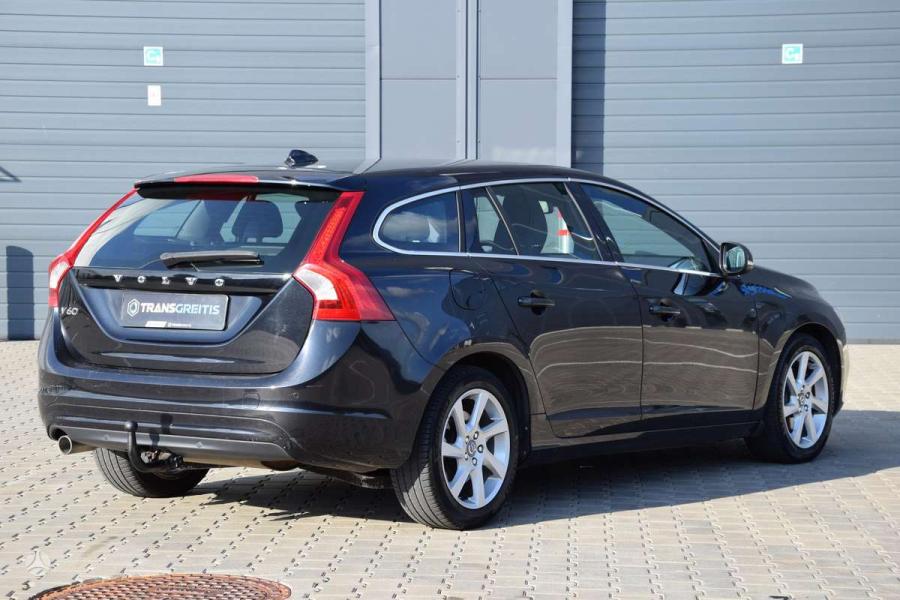 Black Volvo V60 2014 in Vilnius, with an engine capacity of 1.98 L and mileage of 190 thousand km for 7690 €, photo 10 on AUTOMOTO.COM.LV