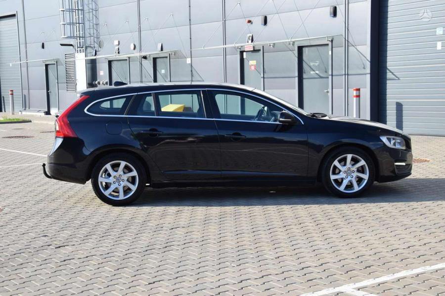 Black Volvo V60 2014 in Vilnius, with an engine capacity of 1.98 L and mileage of 190 thousand km for 7690 €, photo 11 on AUTOMOTO.COM.LV