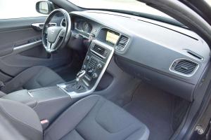 Black Volvo V60 2014 in Vilnius, with an engine capacity of 1.98 L and mileage of 190 thousand km for 7690 €, photo 16 on AUTOMOTO.COM.LV