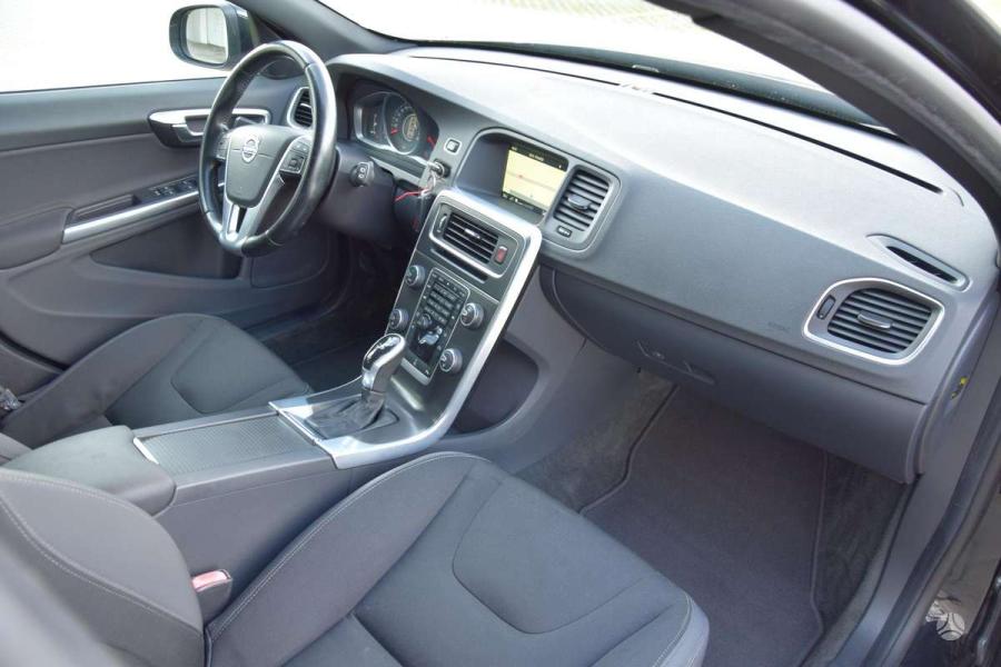 Black Volvo V60 2014 in Vilnius, with an engine capacity of 1.98 L and mileage of 190 thousand km for 7690 €, photo 16 on AUTOMOTO.COM.LV