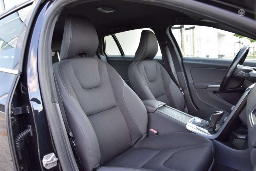 Black Volvo V60 2014 in Vilnius, with an engine capacity of 1.98 L and mileage of 190 thousand km for 7690 €, photo 17 on AUTOMOTO.COM.LV
