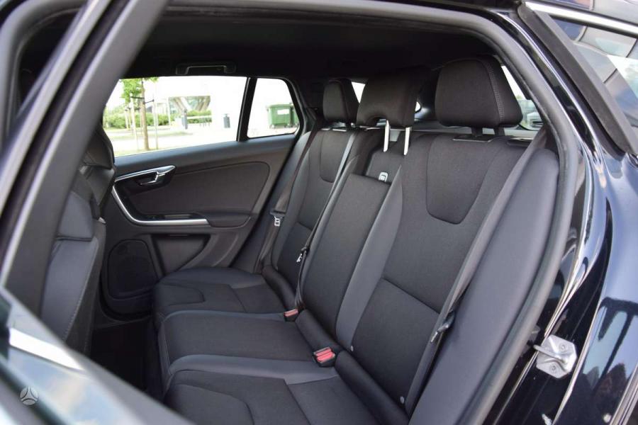 Black Volvo V60 2014 in Vilnius, with an engine capacity of 1.98 L and mileage of 190 thousand km for 7690 €, photo 19 on AUTOMOTO.COM.LV