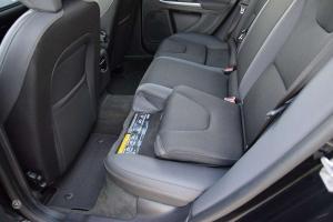 Black Volvo V60 2014 in Vilnius, with an engine capacity of 1.98 L and mileage of 190 thousand km for 7690 €, photo 21 on AUTOMOTO.COM.LV