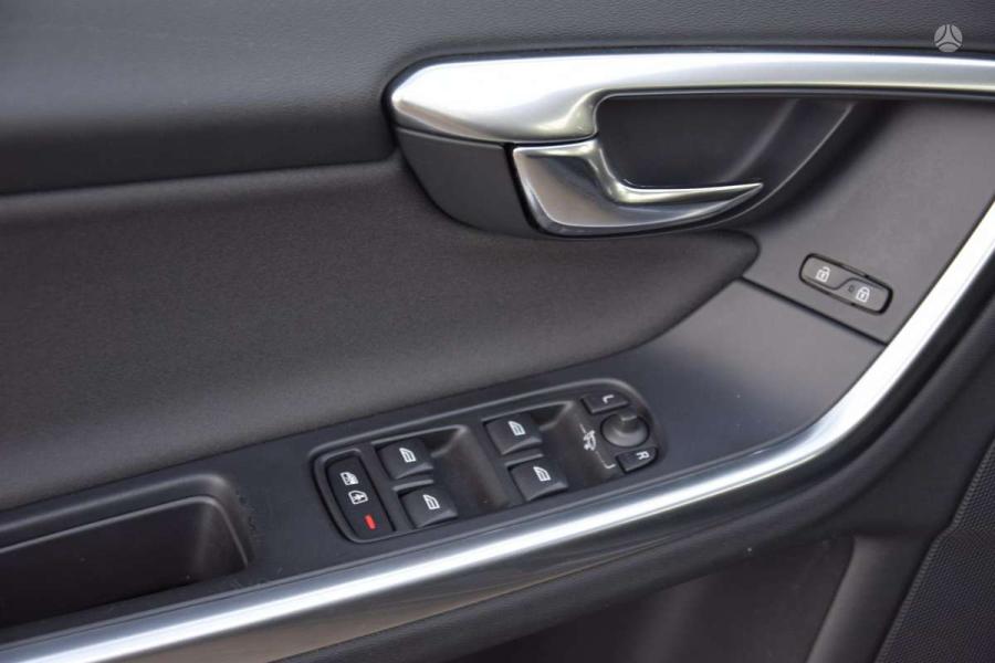 Black Volvo V60 2014 in Vilnius, with an engine capacity of 1.98 L and mileage of 190 thousand km for 7690 €, photo 23 on AUTOMOTO.COM.LV