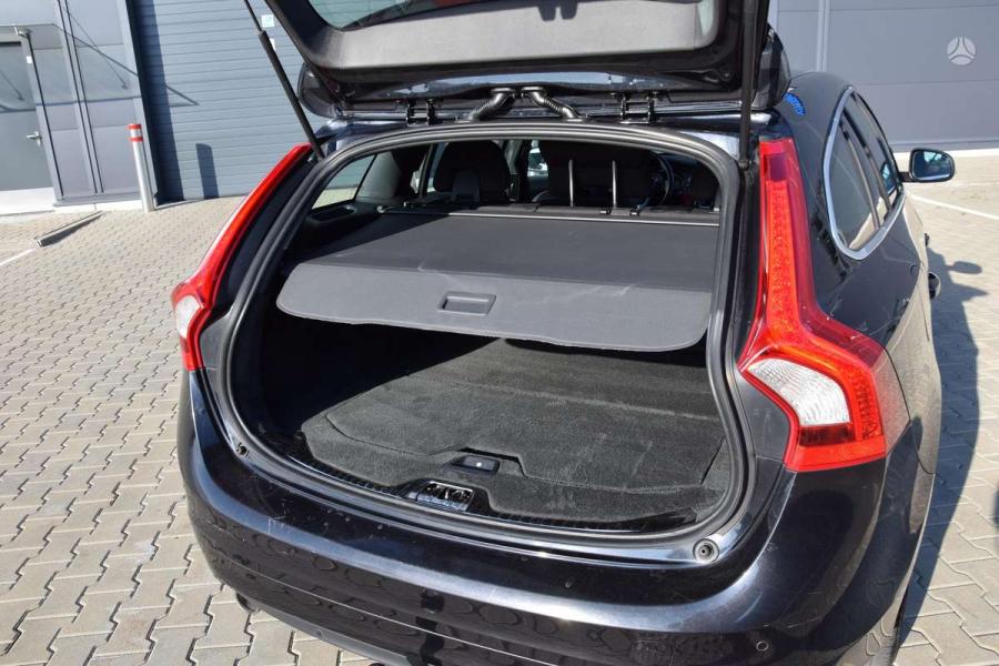 Black Volvo V60 2014 in Vilnius, with an engine capacity of 1.98 L and mileage of 190 thousand km for 7690 €, photo 26 on AUTOMOTO.COM.LV