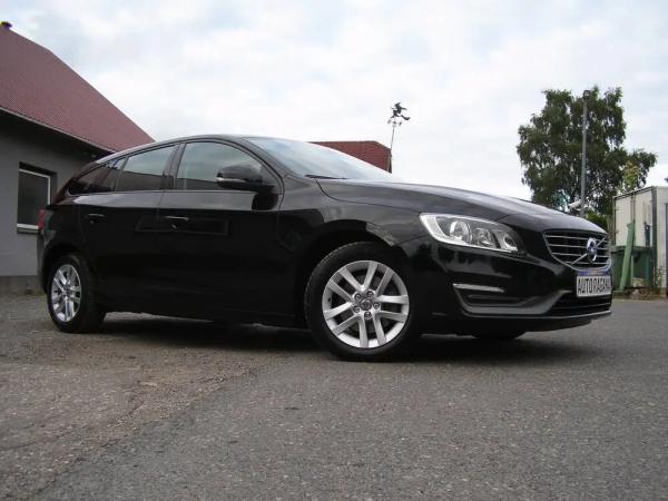 Black Volvo V60 2014 in Sigulda, with an engine capacity of 2.00 L and mileage of 219 thousand km for 7950 €, photo 2 on AUTOMOTO.COM.LV