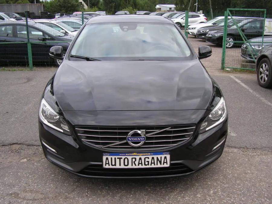 Black Volvo V60 2014 in Sigulda, with an engine capacity of 2.00 L and mileage of 219 thousand km for 7950 €, photo 6 on AUTOMOTO.COM.LV