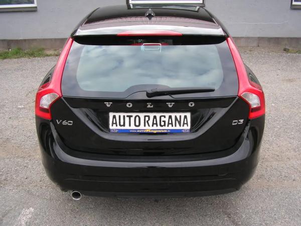 Black Volvo V60 2014 in Sigulda, with an engine capacity of 2.00 L and mileage of 219 thousand km for 7950 €, photo 6 on AUTOMOTO.COM.LV