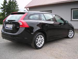 Black Volvo V60 2014 in Sigulda, with an engine capacity of 2.00 L and mileage of 219 thousand km for 7950 €, photo 11 on AUTOMOTO.COM.LV