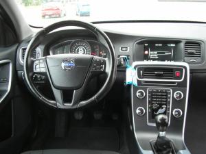 Black Volvo V60 2014 in Sigulda, with an engine capacity of 2.00 L and mileage of 219 thousand km for 7950 €, photo 15 on AUTOMOTO.COM.LV