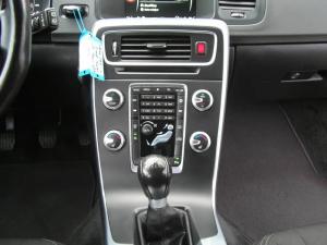 Black Volvo V60 2014 in Sigulda, with an engine capacity of 2.00 L and mileage of 219 thousand km for 7950 €, photo 17 on AUTOMOTO.COM.LV